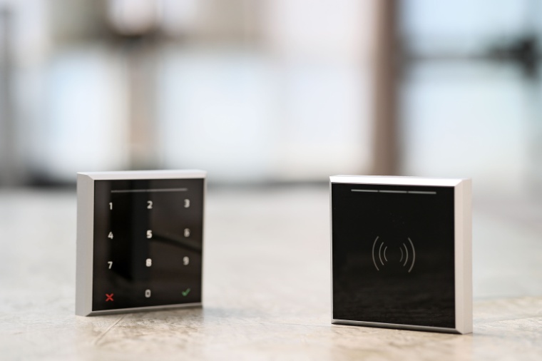 Hybrid Access Control System: Parallel Use of RFID Cards and Smartphones • GIT-SECURITY.com is ...