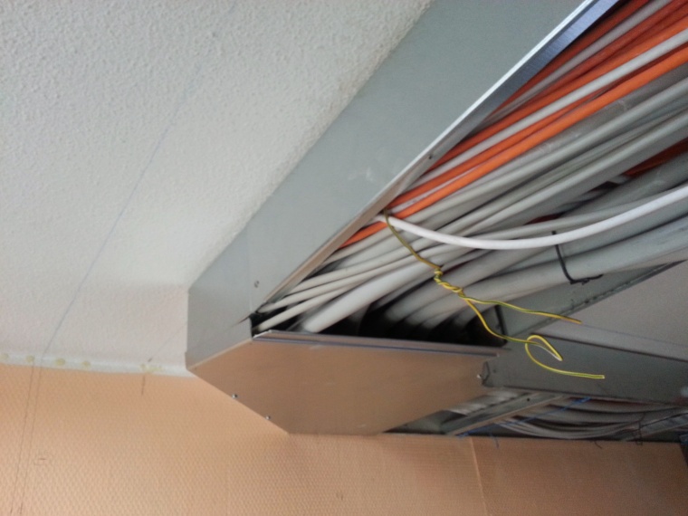 Kabelbandagen und Installationskanäle schützen Rettungswege • GIT ...